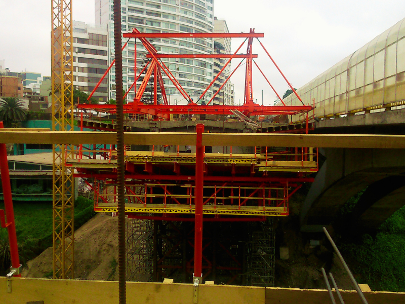 Postensado vigas Edificio Utec – SAMAYCA